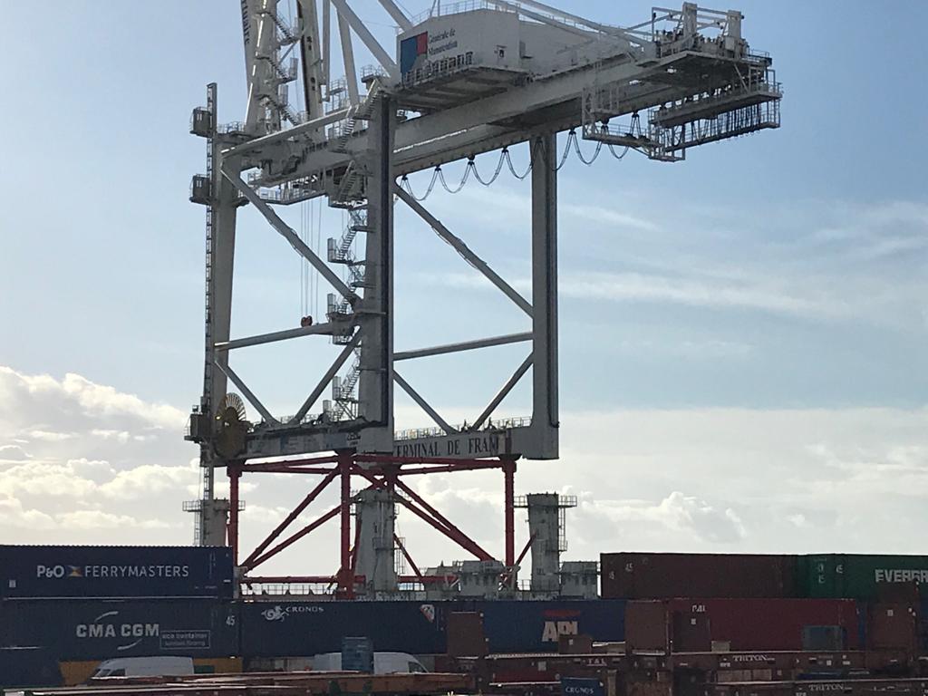 PORTSYNERGY - GMP REHAUSSE SES PORTIQUES - UNIM